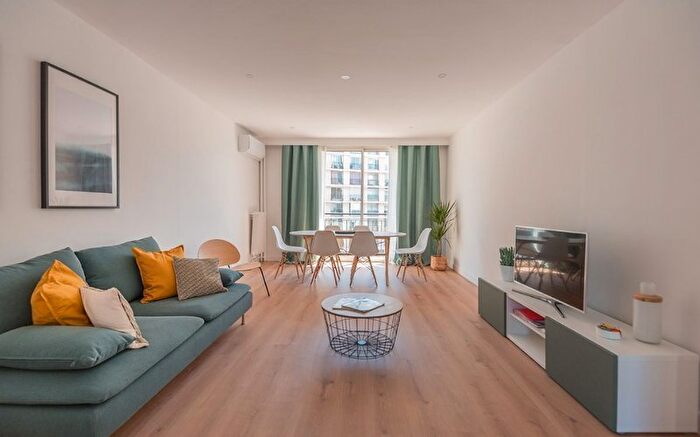 Appartement à louer - Marseille er , Belsunce - 4 pièces - 3 chambres