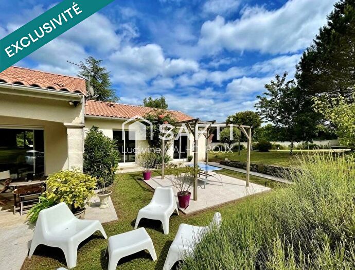 Maison à vendre - Angoulême, Saint-Ausone, Saint-Martin - 9 pièces - 5 chambres