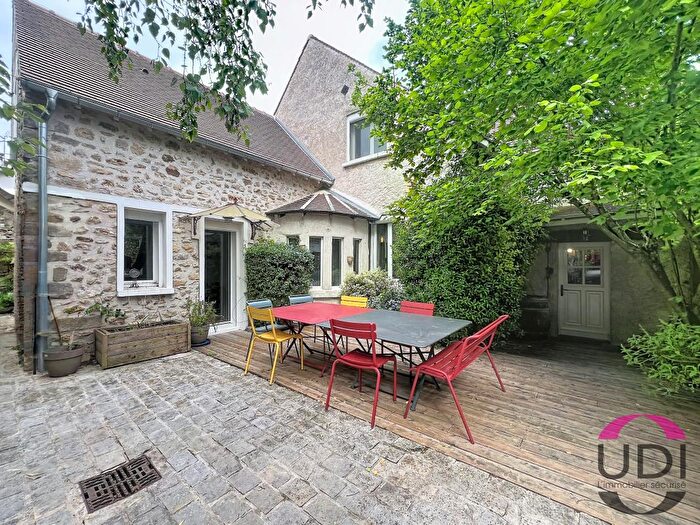 Fontenay-le-Vicomte : Maison 5 pièces à vendre