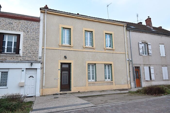 Maison à vendre - Génelard - 7 pièces - 4 chambres
