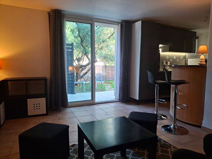 Néoules : Appartement 1 pièce à louer