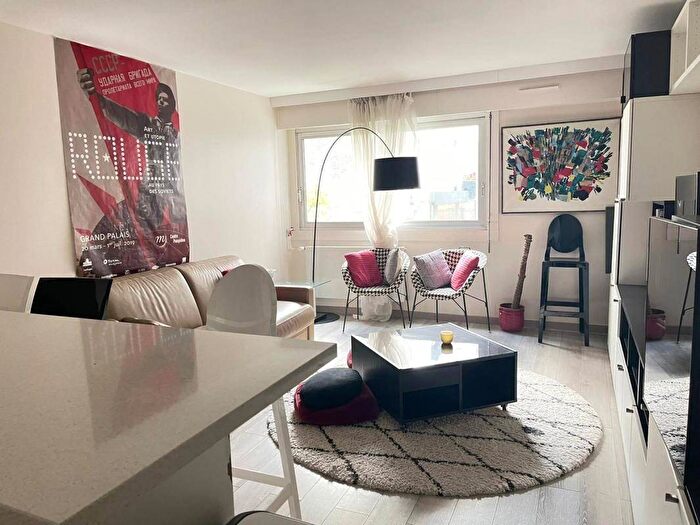 Appartement à louer - Courcelles-Wagram, Paris ème arrondissement - 2 pièces - 1 chambre