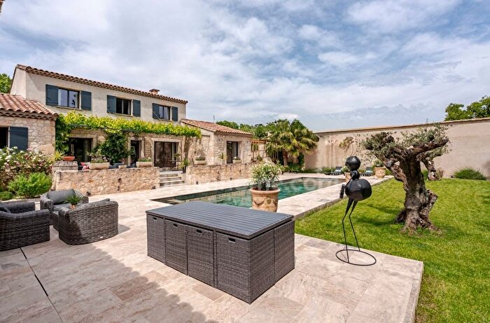 Maison à vendre - Paradou - 6 pièces - 5 chambres