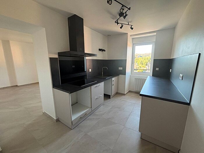 Appartement à louer - Saint-Ambroix - 4 pièces - 2 chambres