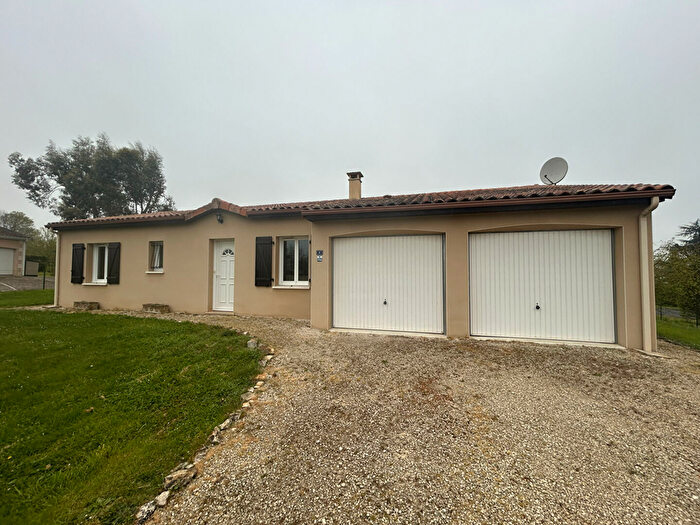 Champagne-Mouton : Maison 4 pièces à louer