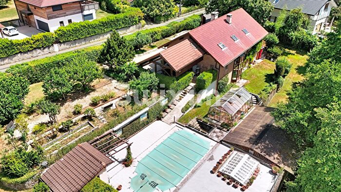 Maison 10 pièces à Divonne-les-Bains, à vendre