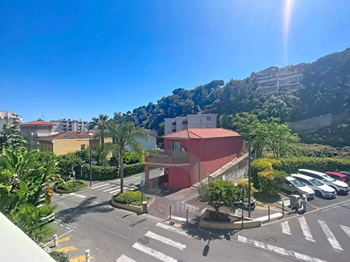 Roquebrune-Cap-Martin, Carnolès, Gare, Cap Azur : Appartement 3 pièces à vendre