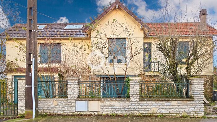 Maison 5 pièces à Fosses, à vendre