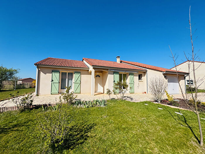 Maison à vendre - Escoutoux - 4 pièces - 3 chambres