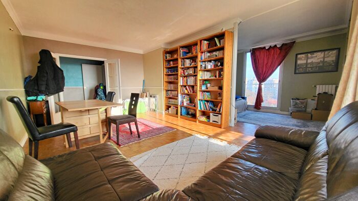Maisons à vendre et appartements à louer - 1