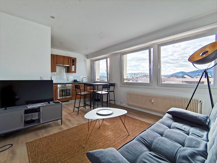 Appartement à vendre - Annemasse, Centre-ville - 2 pièces - 1 chambre