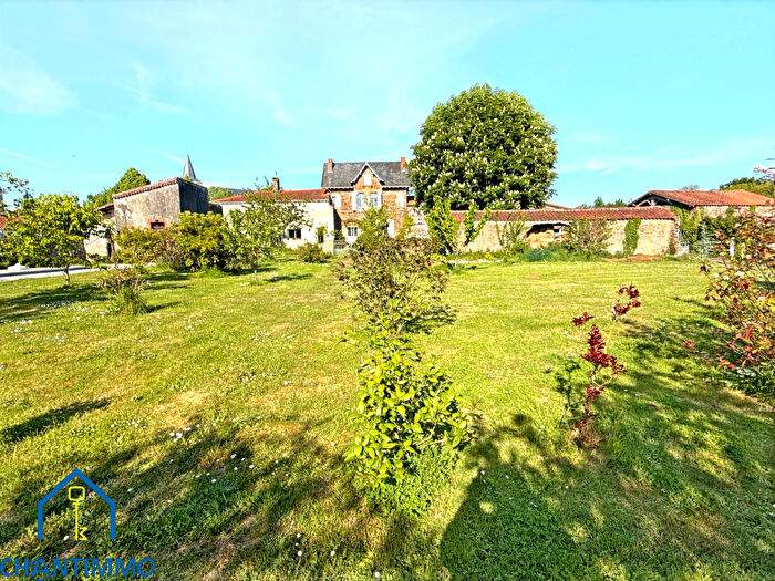 Maison 11 pièces à Chantonnay, à vendre