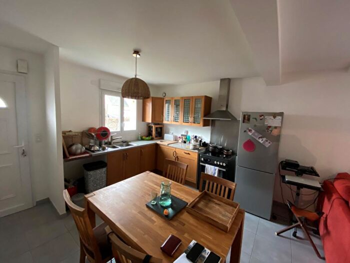 Maison à louer - Bourg-des-Comptes - 5 pièces - 3 chambres