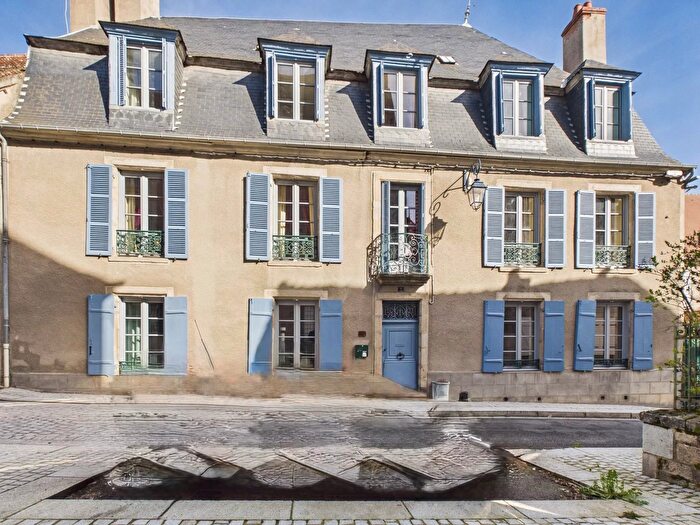 Maison à vendre - Évaux-les-Bains - 15 pièces - 9 chambres