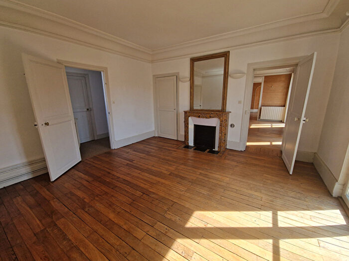 Appartement 6 pièces à louer à Nevers, Centre-ville