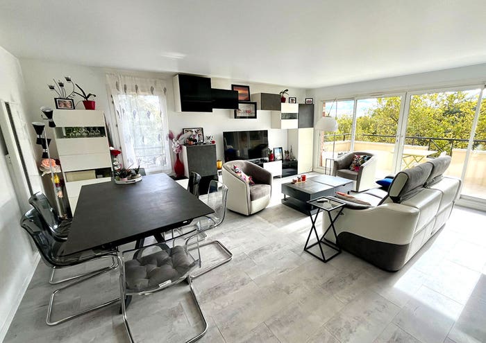 Cergy, Axe Majeur, Horloge : Appartement 3 pièces à vendre