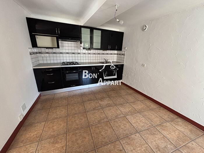 Saint-Privat-la-Montagne : Appartement 3 pièces à louer