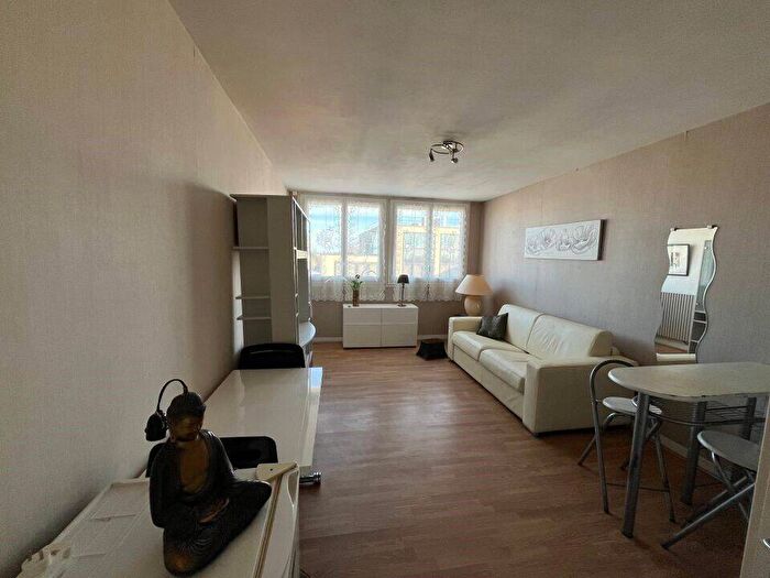 Appartement à louer - Le Grand Clos, Montargis - 1 pièce
