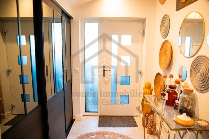 Maison à louer - Est, Gex - 5 pièces - 4 chambres