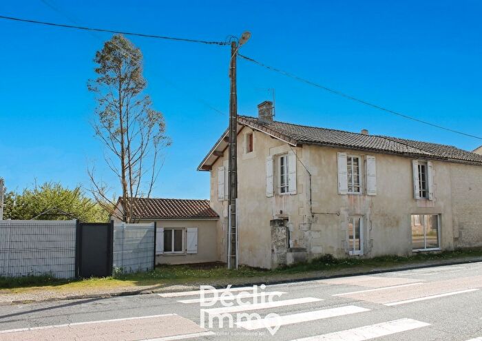 Maison à vendre - Hiersac - 5 pièces - 3 chambres