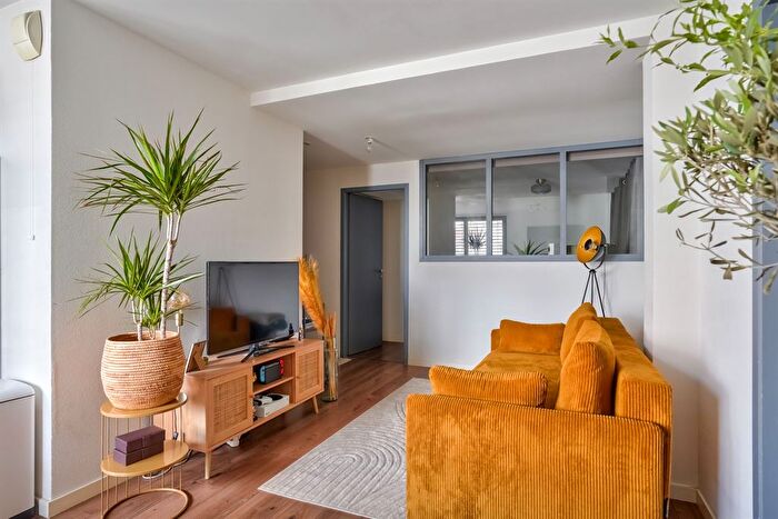 Appartement à vendre - Suresnes, Centre-ville - 3 pièces - 1 chambre