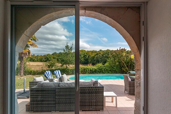 Maison à vendre - Jonzac - 8 pièces - 3 chambres