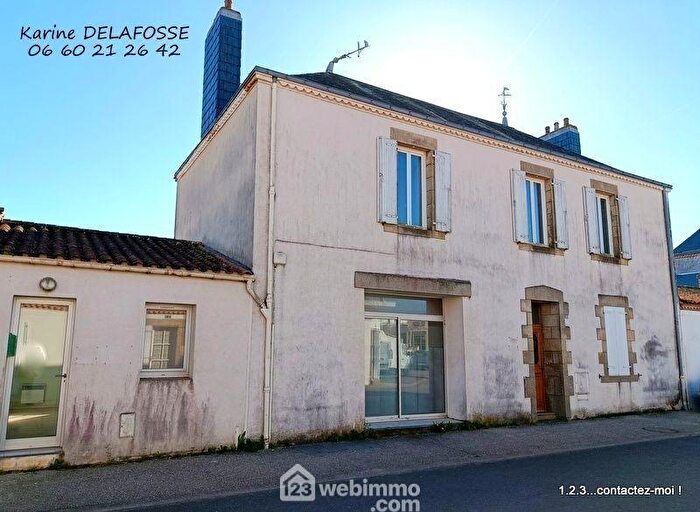 Maison 9 pièces à Nieul-le-Dolent, à vendre
