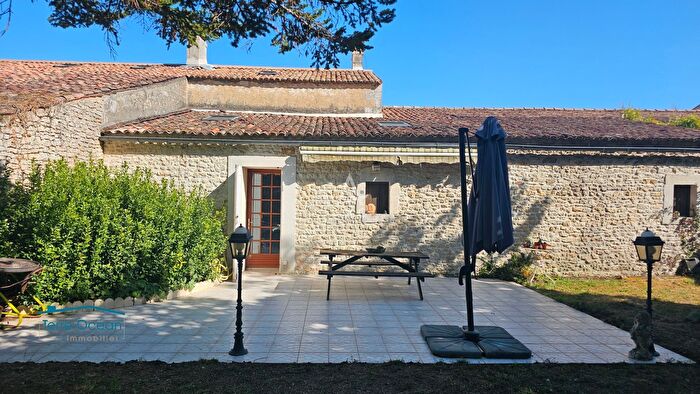 Saint-Romain-de-Benet - Maison 6 pièces à vendre