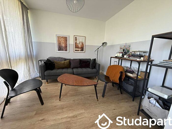 Parc Saint Cyr-Haut de Fontenay, Fontenay-le-Fleury : Appartement 1 pièce à louer
