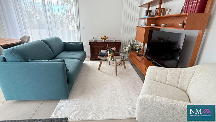 Appartement à vendre - Saint-Pierre-dIrube - 4 pièces - 3 chambres