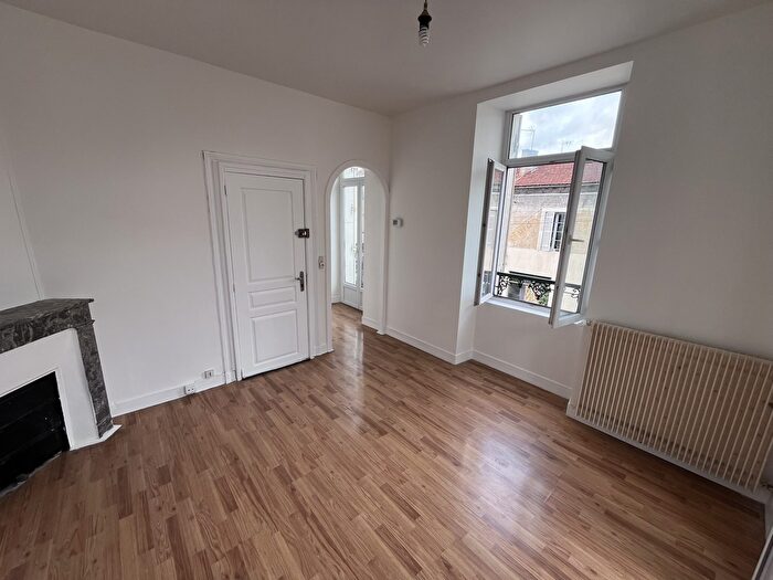 Appartement à louer - Périgueux, Centre-ville, La Gare, Saint-Martin - 2 pièces - 1 chambre