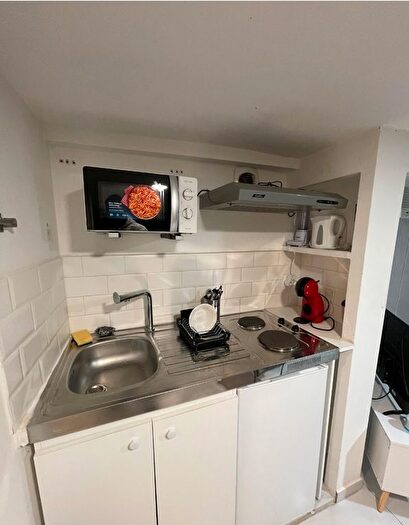 Appartement à louer - Saint-Denis, Franc-Moisin, Bel-Air - 1 pièce