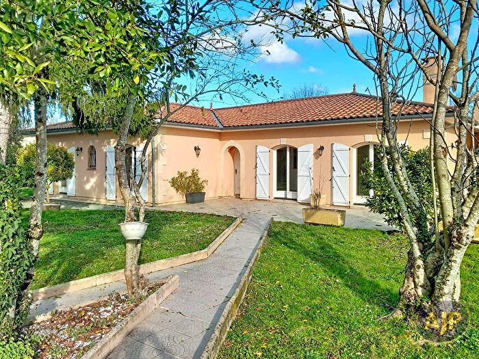 Maison à vendre - Saint-Médard-en-Jalles, Centre-ville - 6 pièces - 4 chambres