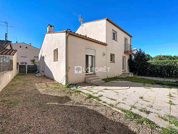 Maison à louer - Perpignan, Saint-Assiscle - 5 pièces - 4 chambres