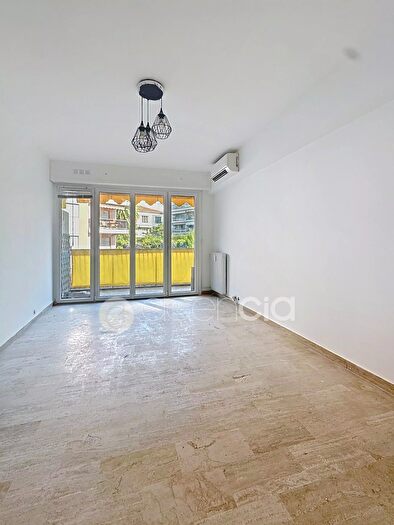 Appartement 2 pièces à Cannes, Prado, République, à louer