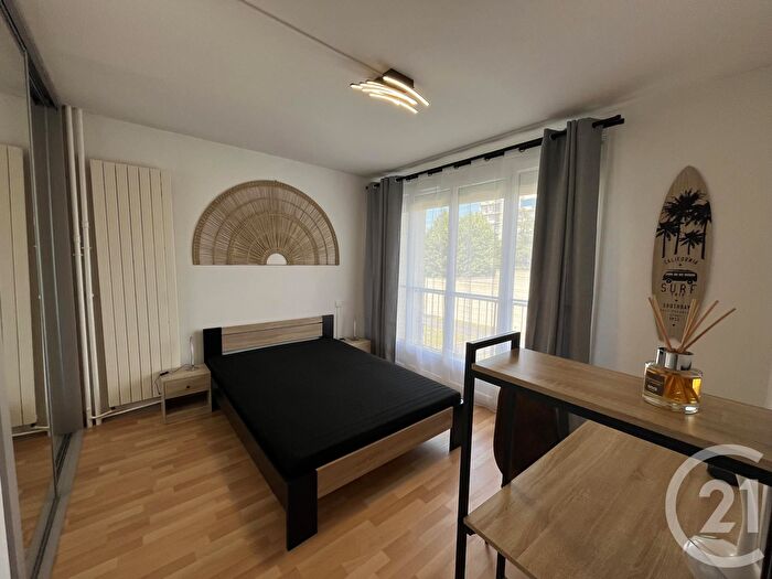 Appartement à louer - Tours, Montjoyeux - 4 pièces - 1 chambre