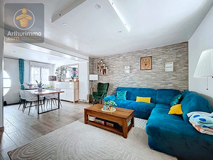 Maison à vendre - Villecresnes - 5 pièces - 3 chambres