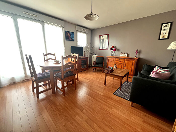 Appartement à vendre - Guyancourt, Villaroy - 2 pièces - 1 chambre