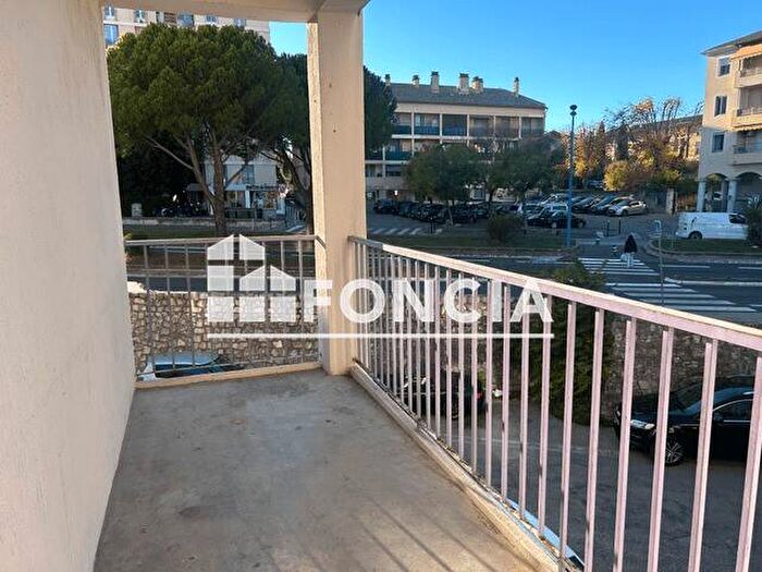 Appartement à louer - Temps Perdu-La Trinque, Manosque - 5 pièces - 4 chambres