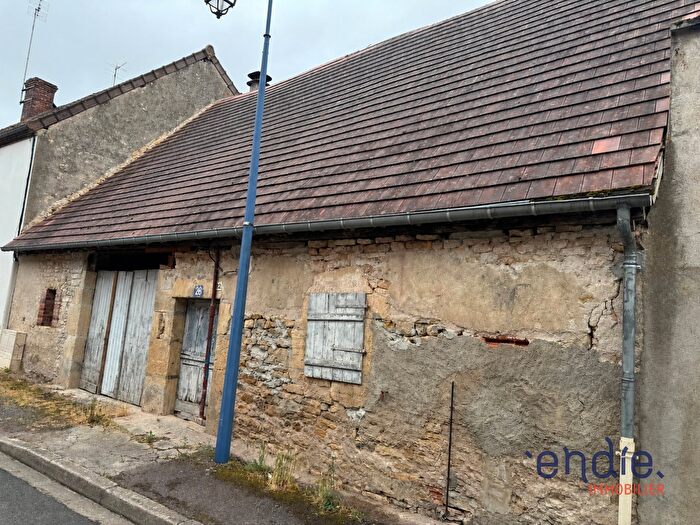 Maison 2 pièces à Saint-Pierre-le-Moûtier, à vendre
