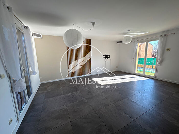 Maison à louer - Puget-Ville - 4 pièces - 3 chambres