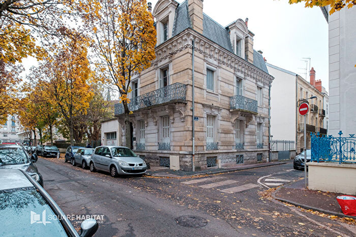 Vichy, Coeur de Ville : Maison 11 pièces à vendre