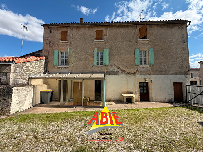 Maison 5 pièces à vendre à Benet