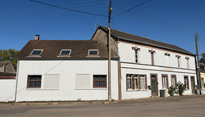 Maison à vendre - Le Gault-Saint-Denis - 10 pièces - 7 chambres