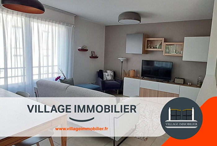 Appartement à vendre - Saint-Priest, Village - 4 pièces - 3 chambres