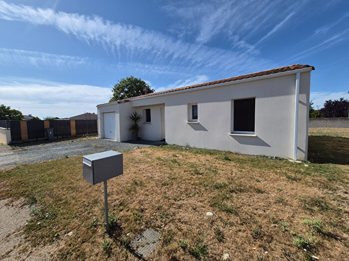 Maison 4 pièces à Sainte-Gemme-la-Plaine, à vendre