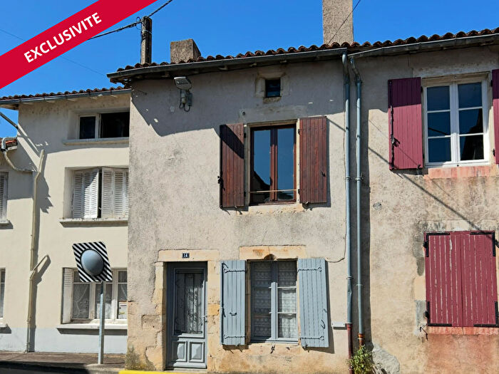 Maison à vendre - Civray - 4 pièces - 2 chambres