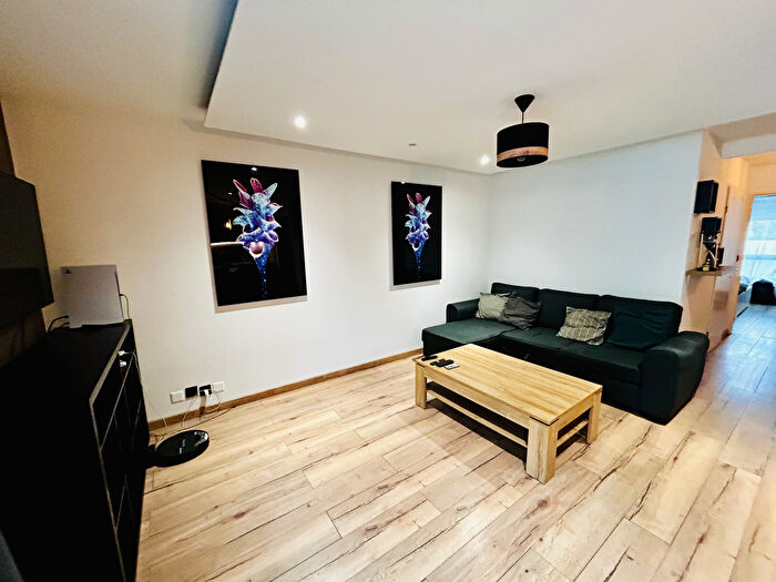 Appartement à louer - Ville-la-Grand - 3 pièces - 2 chambres