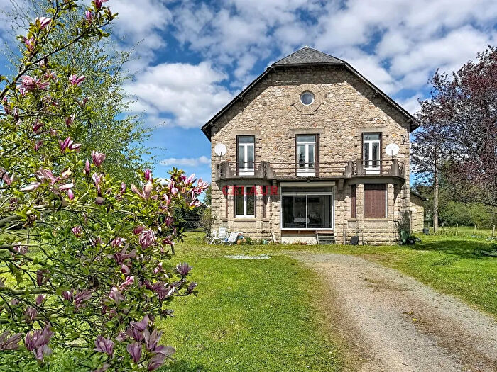 Saint-Priest-de-Gimel - Maison 8 pièces à vendre