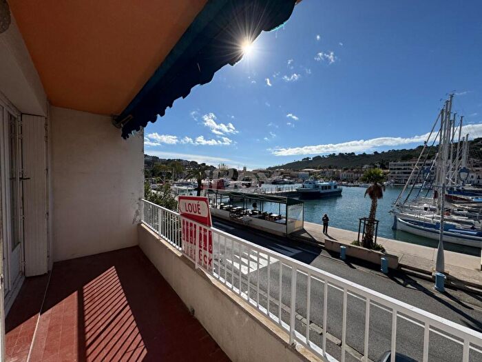 Appartement à louer - Saint-Mandrier-sur-Mer - 3 pièces - 2 chambres